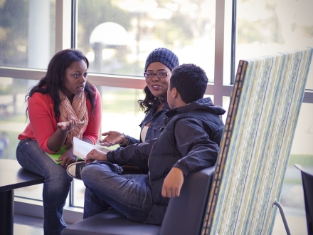 Teaching with Generative AI | Center for Equity and Excellence in Teaching and Learning (CEETL)